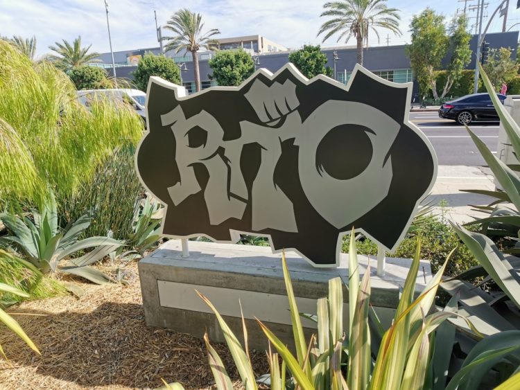 Lol-Rito-Logo-behind-riot - gamersantai.com