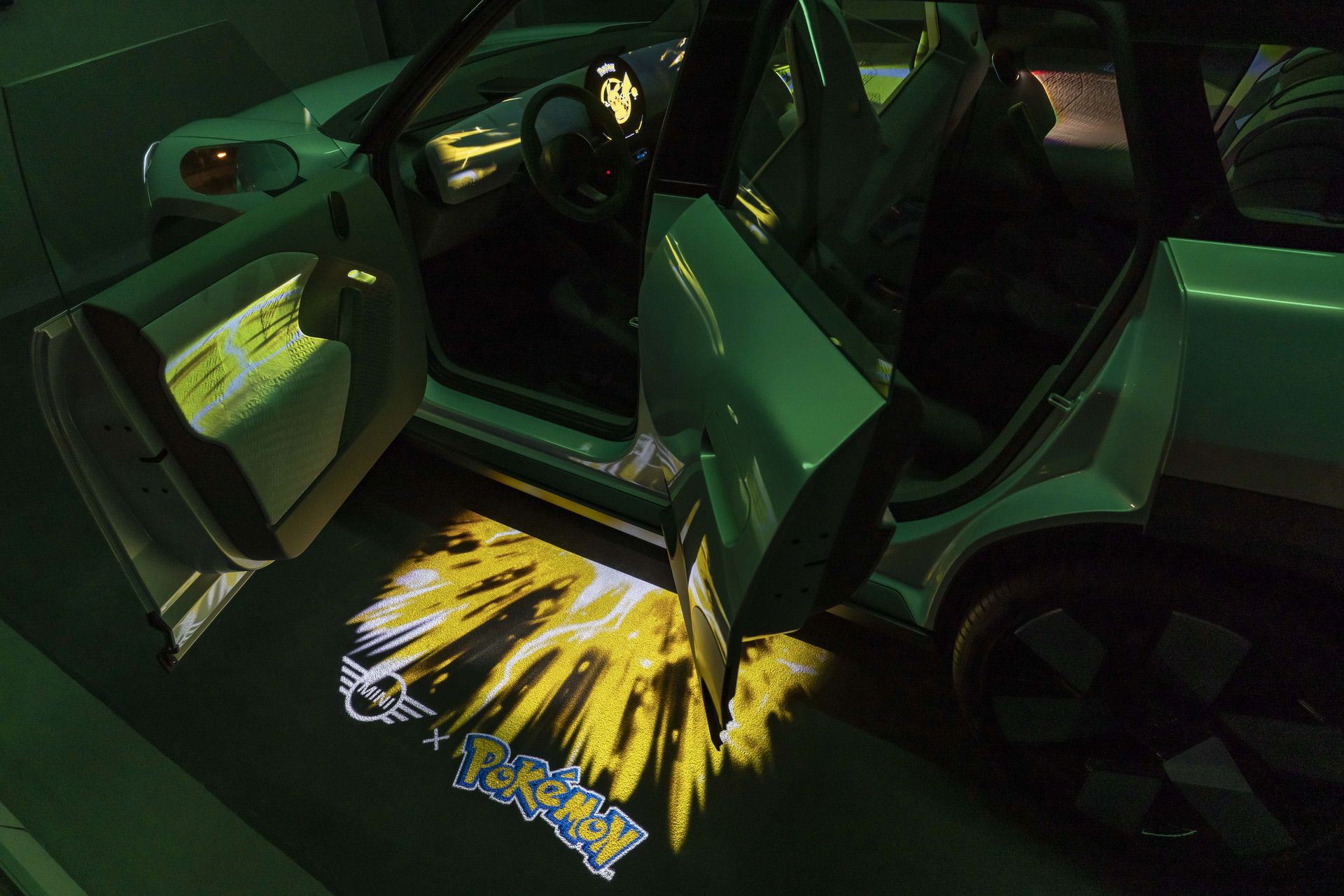 BMW umum kereta elektrik Mini Aceman tema Pikachu, siap boleh main game ...